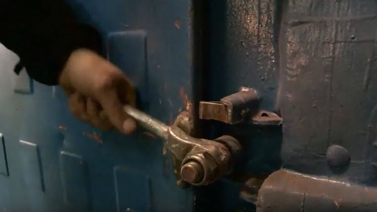Watertight Doors Awareness Campaign Gets Underway Watertight Doors Awareness Campaign Gets Underway